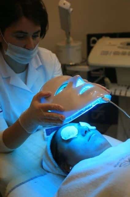 What It’s Like to Have Blue Light Therapy for Acne – Ask The Nurse Expert
